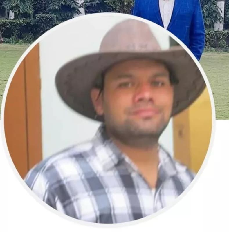 Rate Uncle Chadpreet who mogs straight from his 2002 candids | Looksmax ...