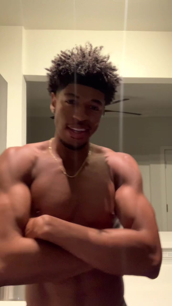6’5 Gigatyrone. Jfl at being the same species as him. | Looksmax.org ...