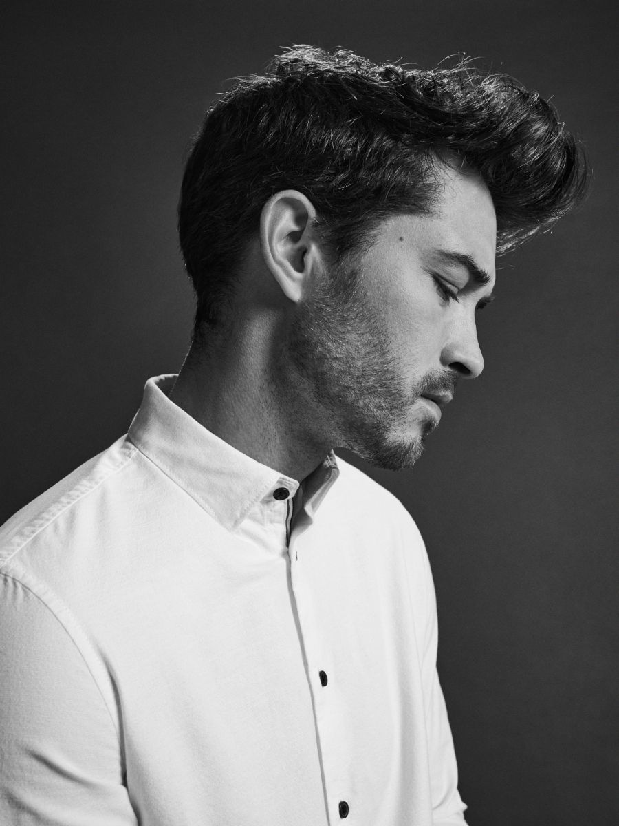 Chico Chicowski is doing ads for cheap shirts on Reserved. | Looksmax ...