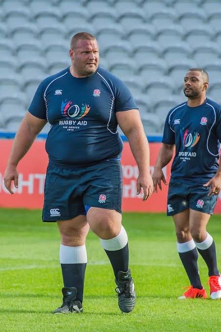 "An adult male weights AT LEAST 200 kilograms" | Looksmax.org - Men's ...