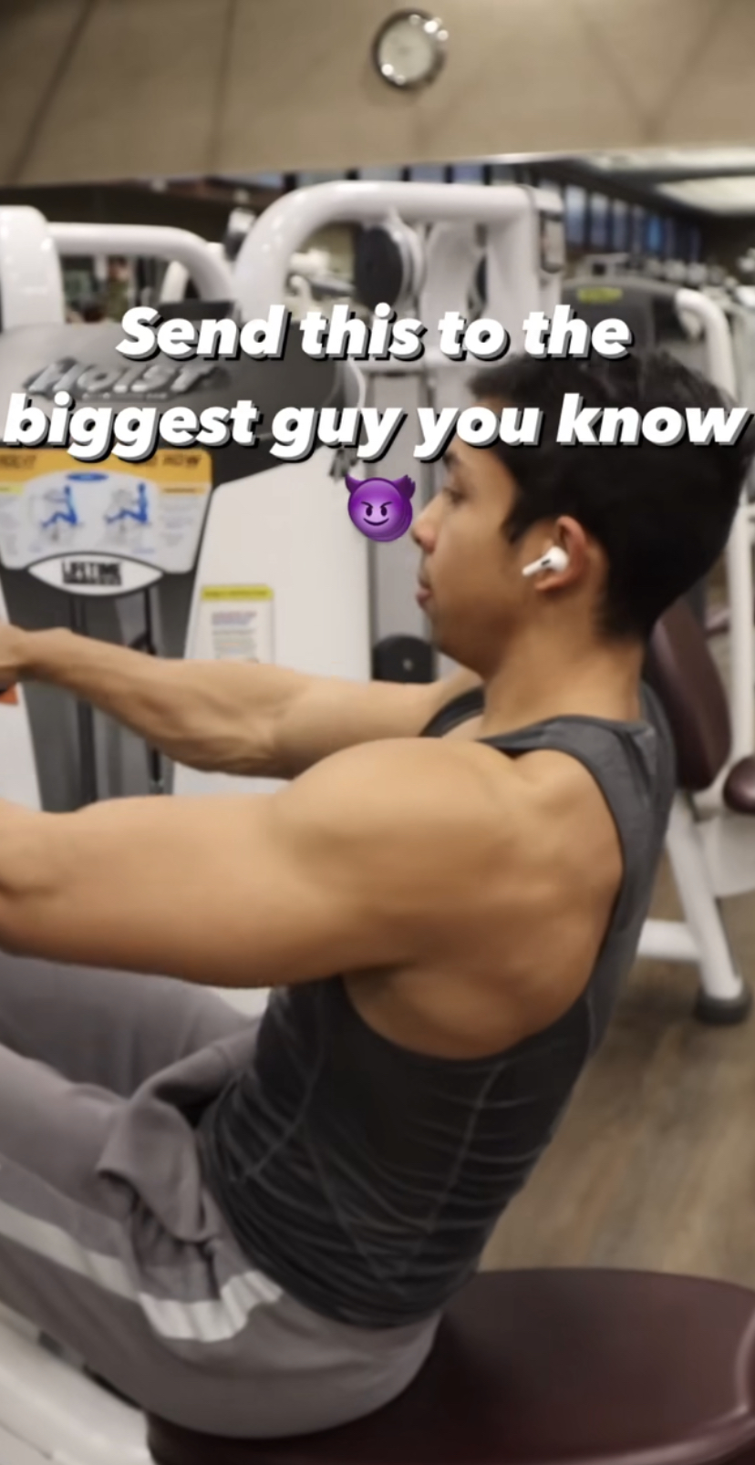 Muscular physique with weak chin looks strange | Looksmax.org - Men's ...