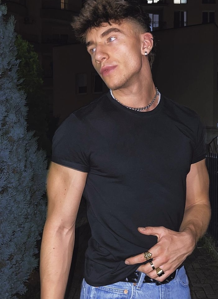 Which of these popular chadlite looksmaxxers mog (Syrian Psycho ...