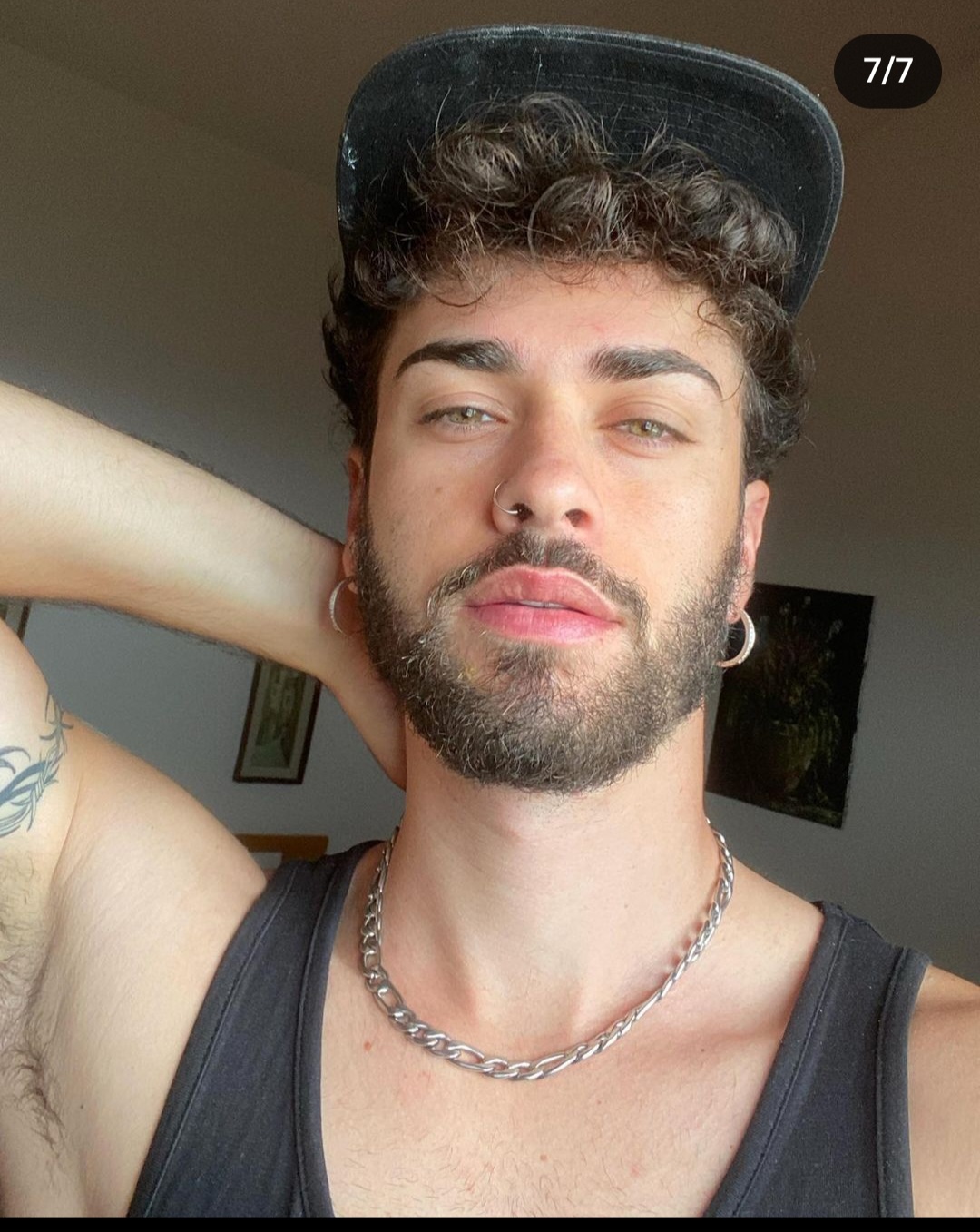 This is the peak male appeal irl, perfect masculine and pretty features ...