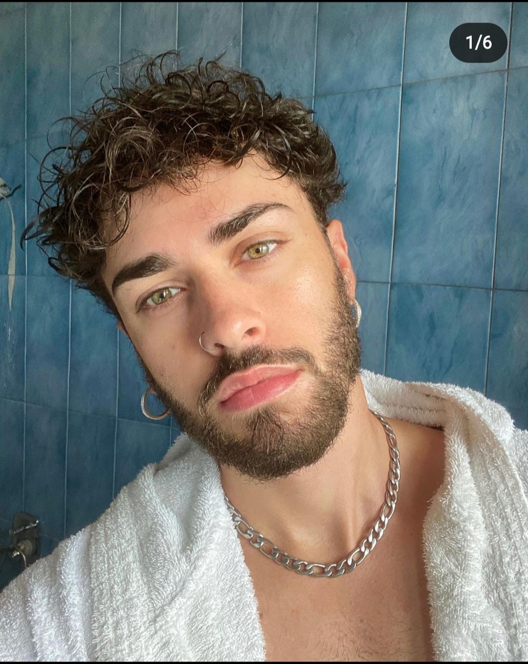 This is the peak male appeal irl, perfect masculine and pretty features ...