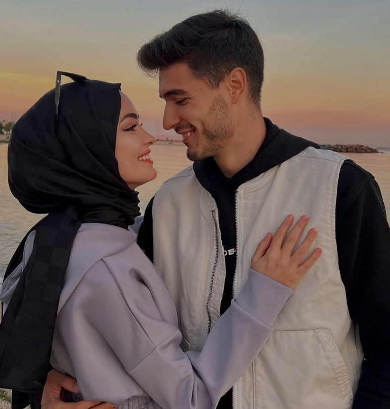 6'3 Turkish Crisick and his beautiful hijab wife | Looksmax.org - Men's ...