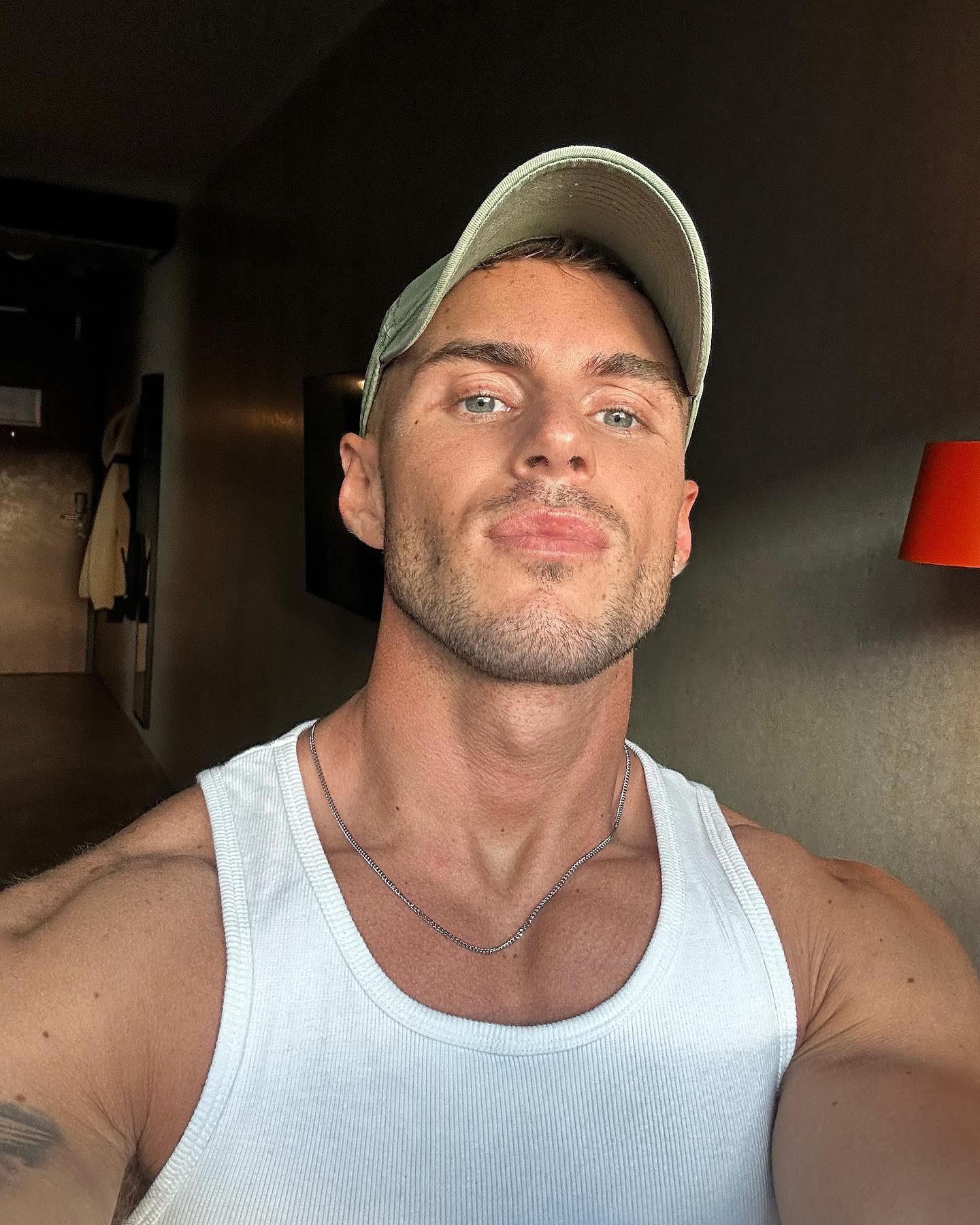 UK Slaying Machine | Looksmax.org - Men's Self-Improvement & Aesthetics