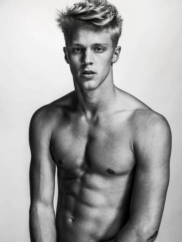rate this nordcuck model from early 10s | Looksmax.org - Men's Self ...