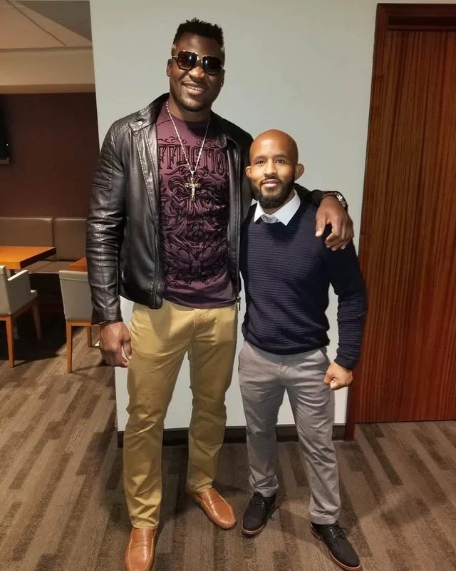 6'4 man next to 5'3 man | Looksmax - Men's Self-Improvement & Aesthetics