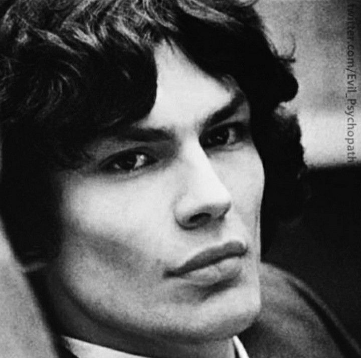 Richard ramirez teeth | Looksmax.org - Men's Self-Improvement & Aesthetics