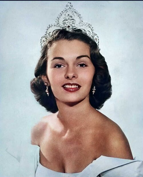 Yolande Betbeze the grandmother of the modern day snowbunny | Looksmax ...